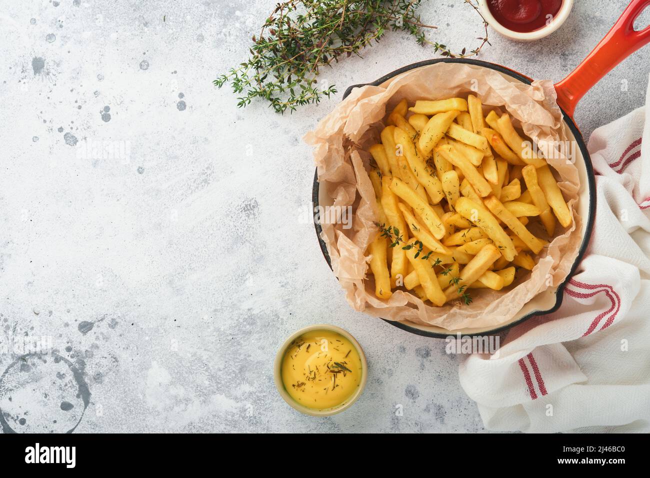 Diverse cast hi-res stock photography and images - Alamy