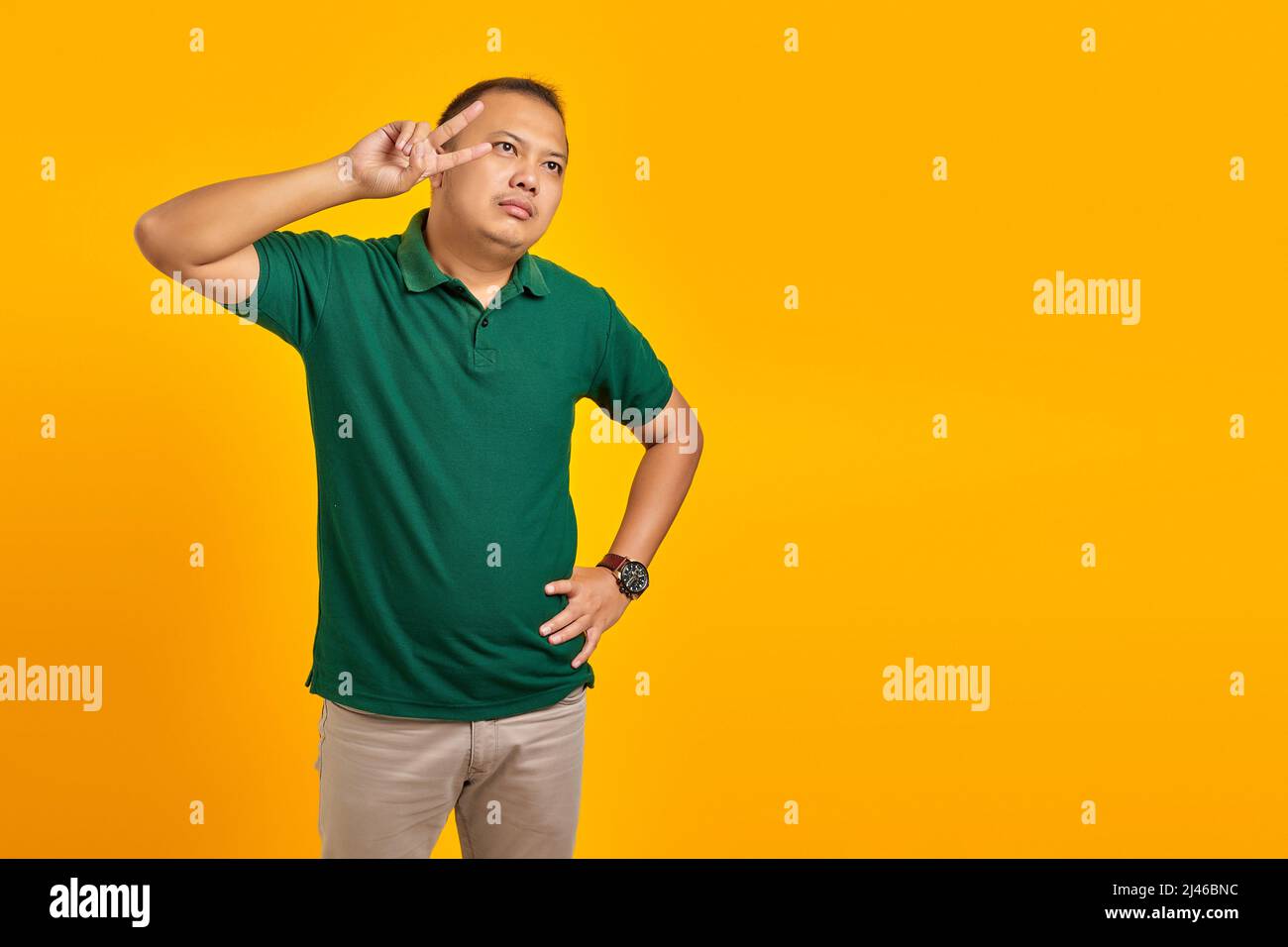 Man making peace sign hi-res stock photography and images - Alamy