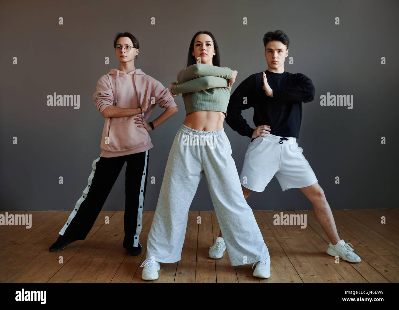 Dance group grey floor hi-res stock photography and images - Alamy