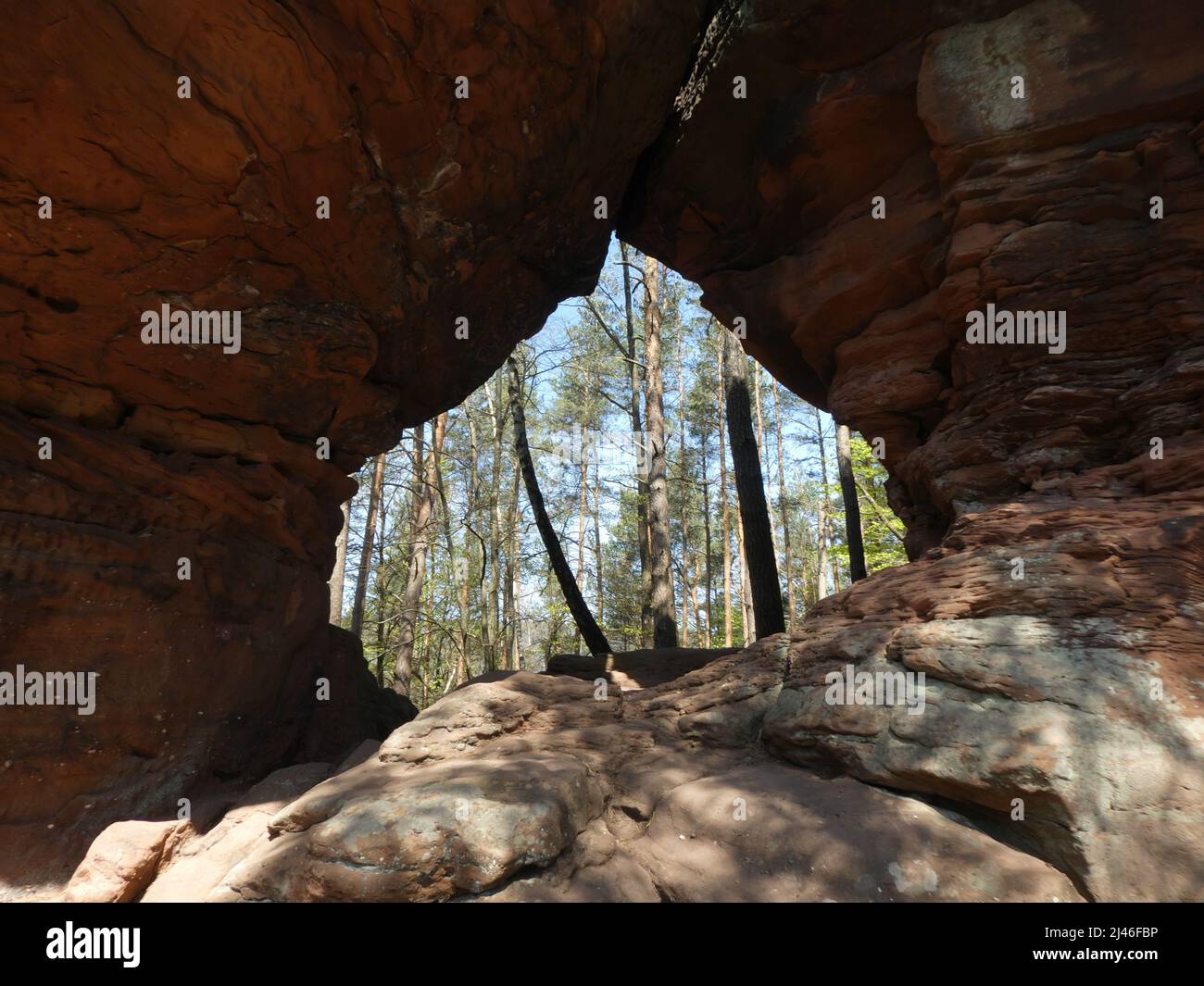 Natural arc in red sandstone in Pfälzer Wald Stock Photo - Alamy