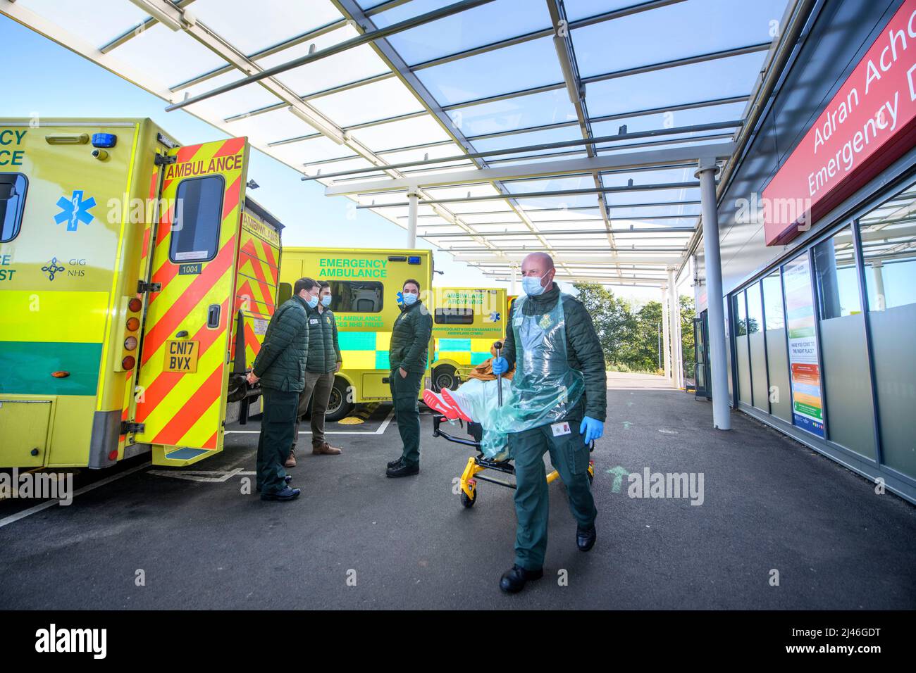 Queueing ambulances hi-res stock photography and images - Alamy
