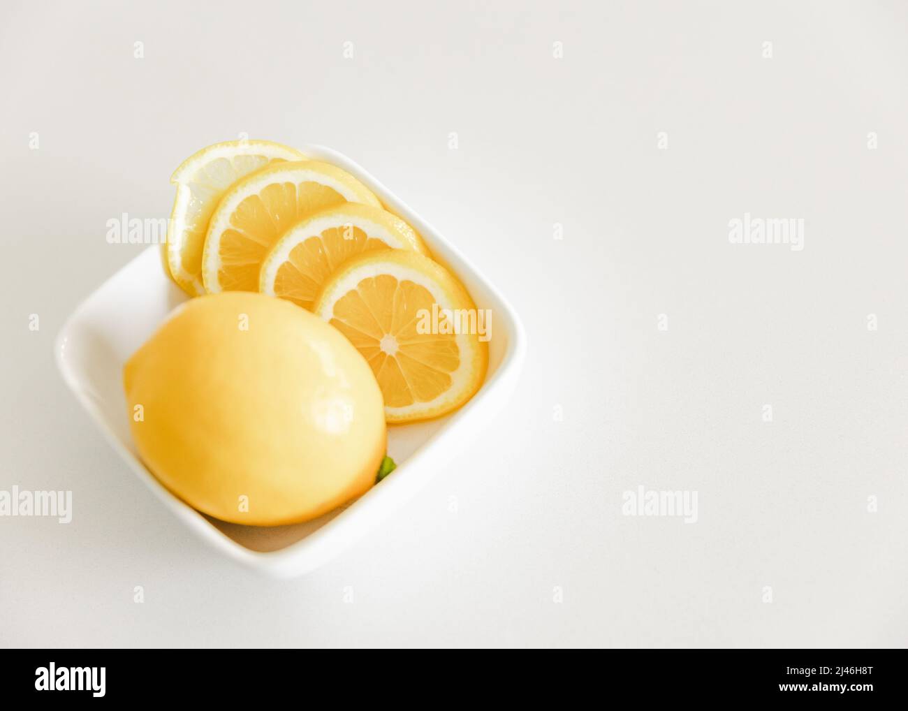 Lemons in white bowl hi-res stock photography and images - Alamy