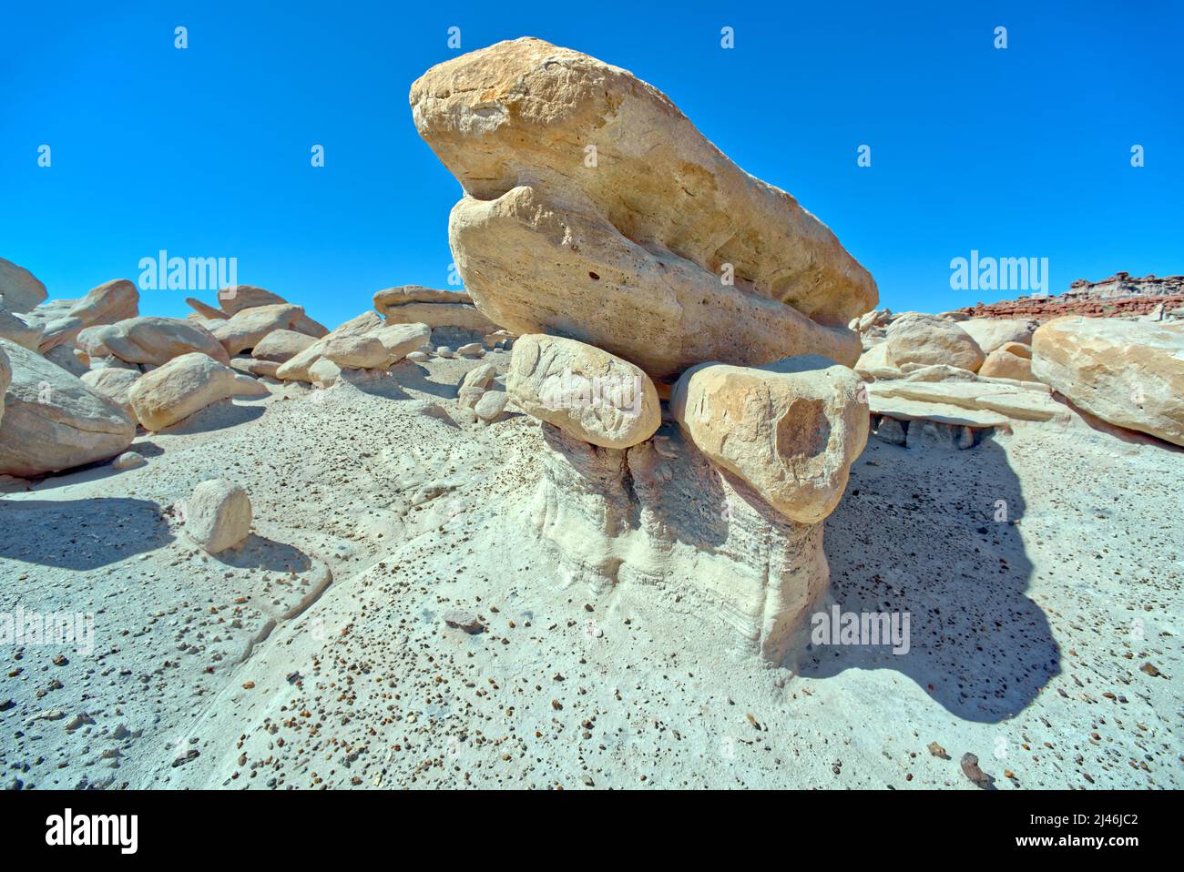 Child in vast desert hi-res stock photography and images - Alamy