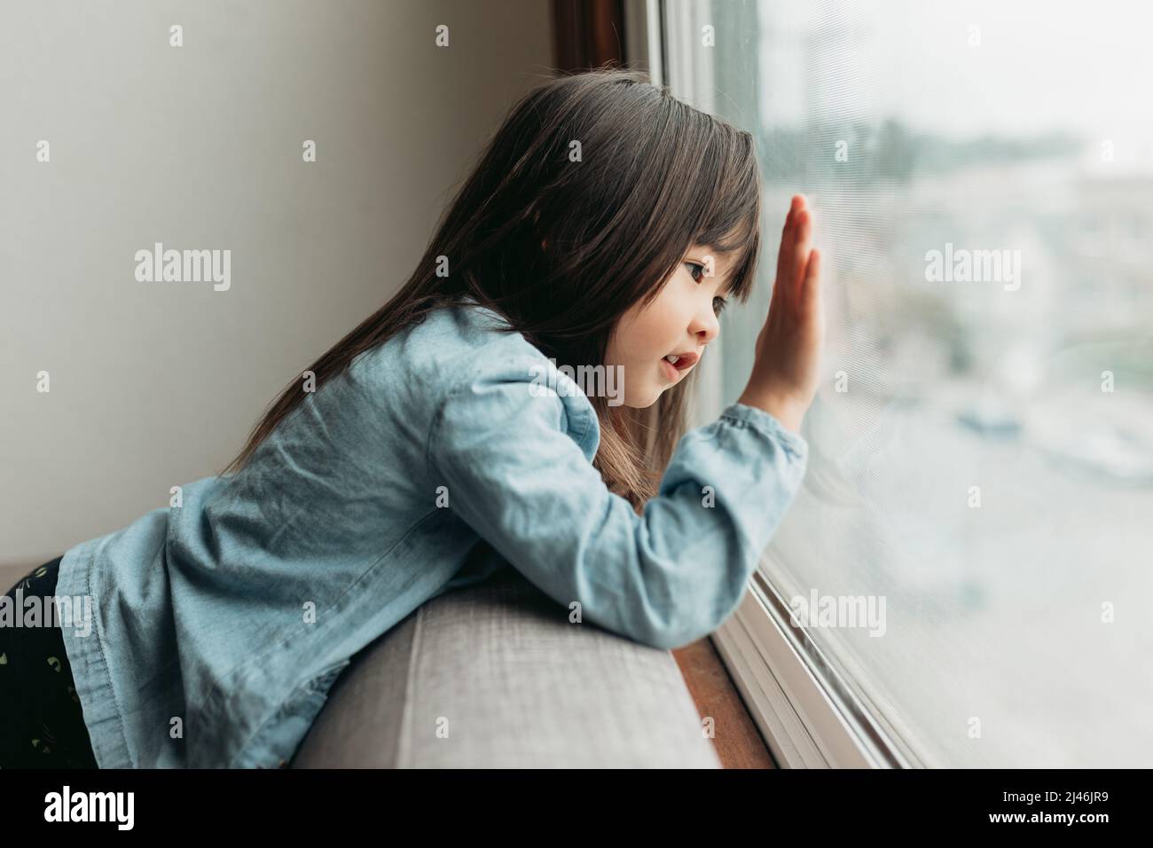 Longingly hi-res stock photography and images - Alamy