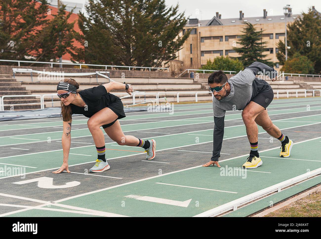couple in starting position for a race on the athletics track Stock ...