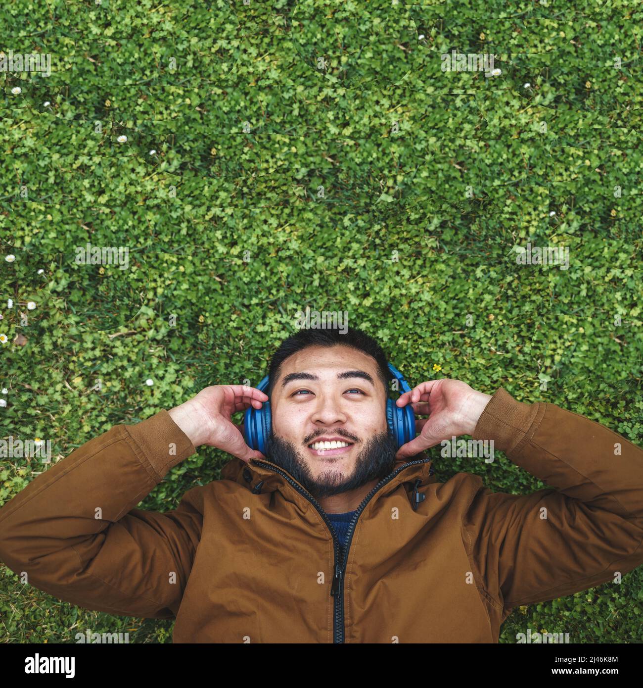 Man relax music hi-res stock photography and images - Alamy