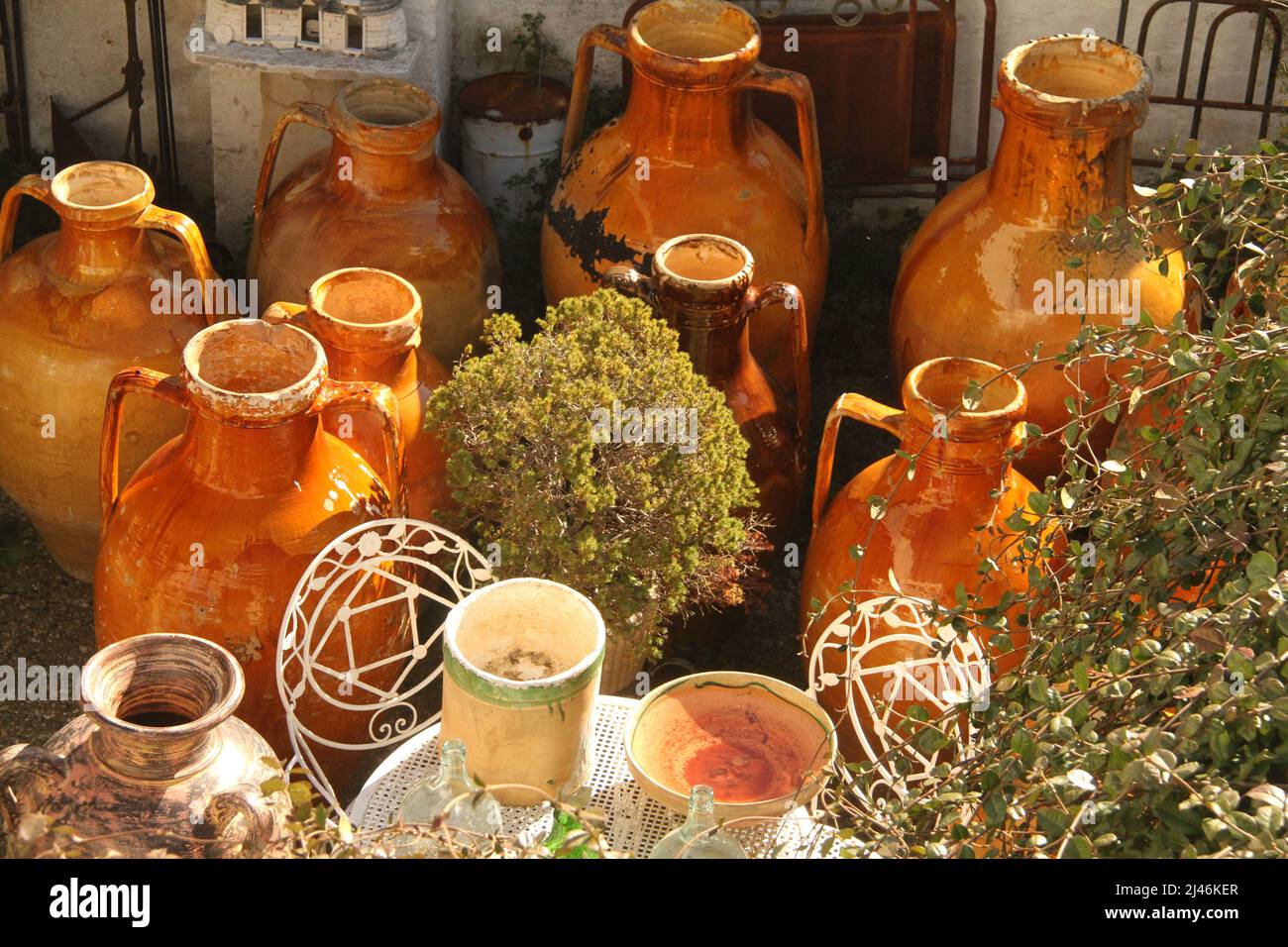 Clay storage jars hi-res stock photography and images - Alamy