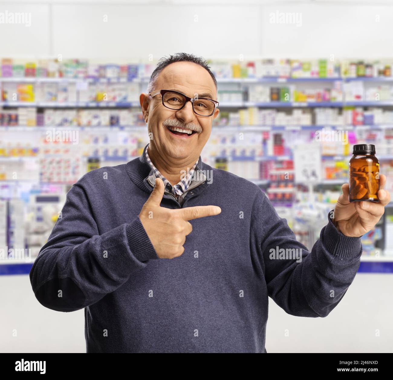 Adult male pharmacy hi-res stock photography and images - Alamy