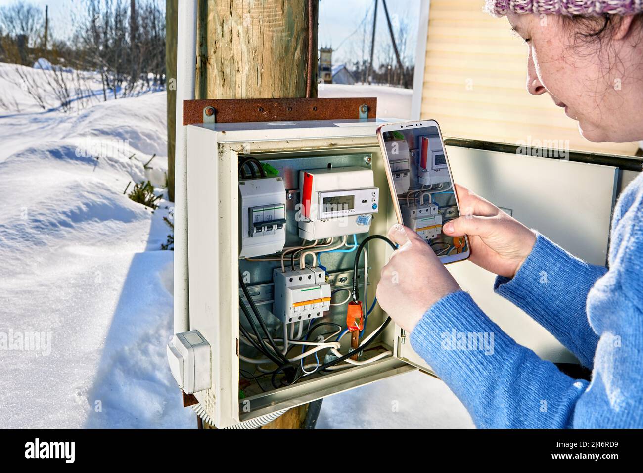 Reading electric meter hi-res stock photography and images - Alamy