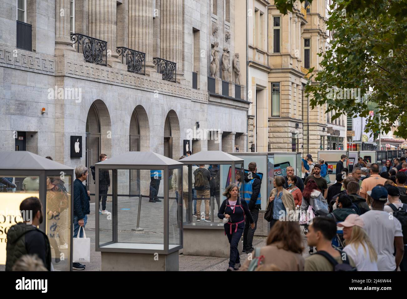 Queue excitement store hi-res stock photography and images - Alamy