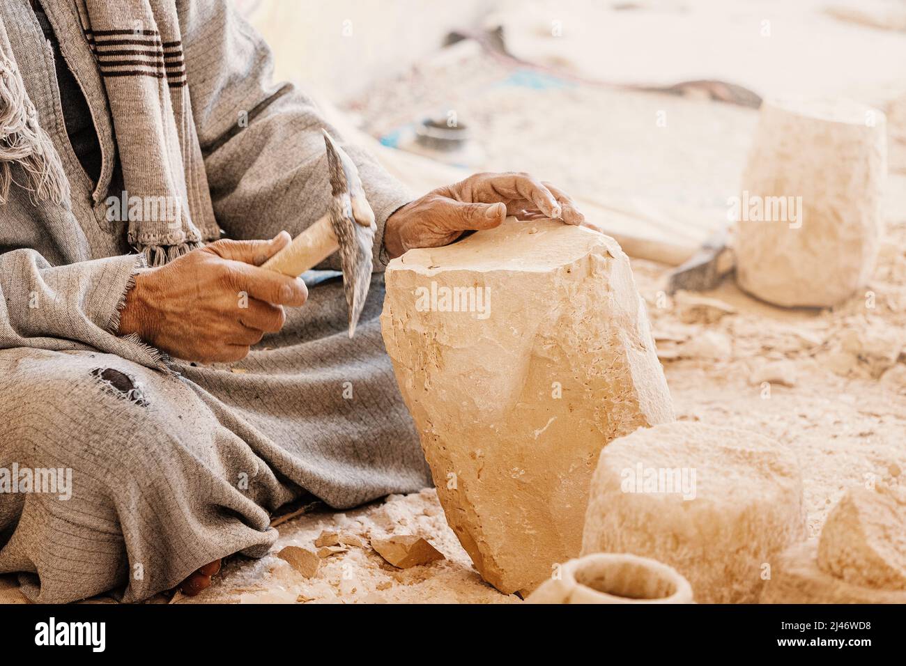 Hammer chisel sculptor stone hi-res stock photography and images - Alamy