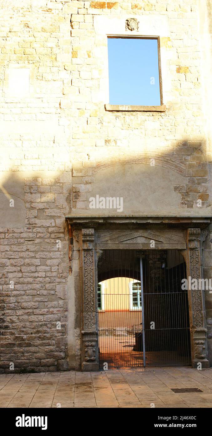 Facade with door and window of a demolition in Barcelona, Catalunya ...