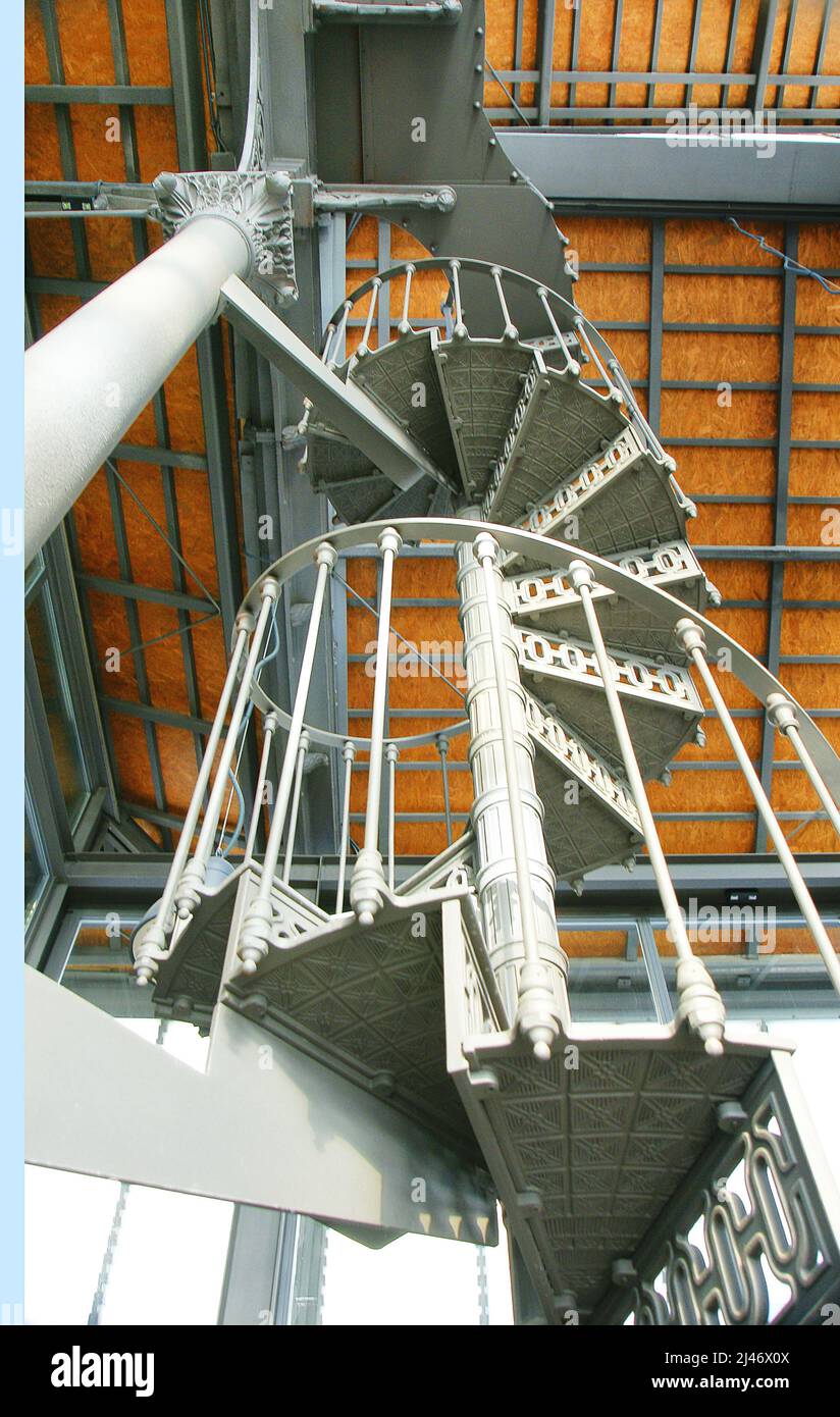 Spiral staircases barcelona hi-res stock photography and images - Alamy