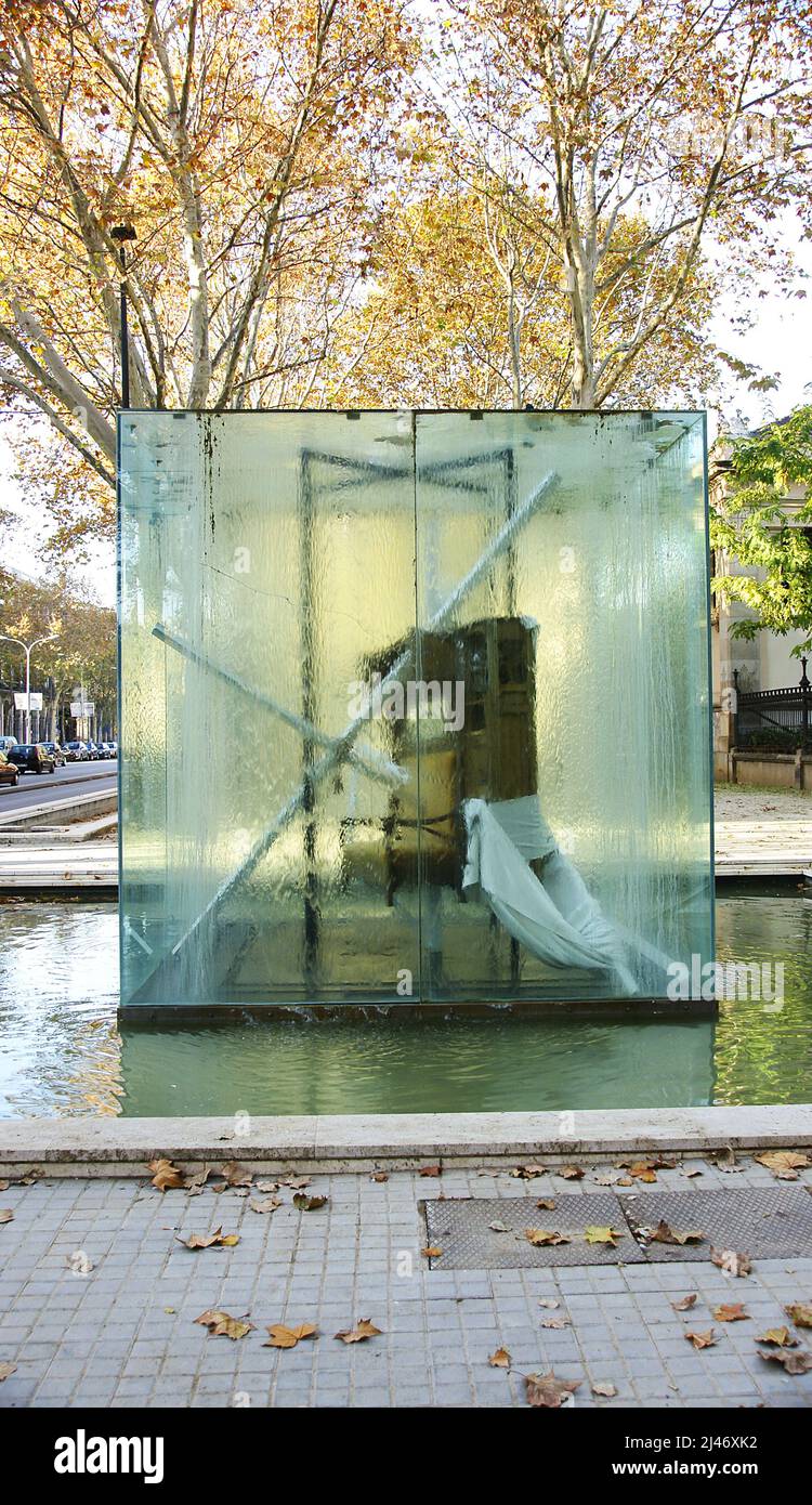 Piano in glass case tribute to Pablo Picasso in Barcelona, Catalunya ...
