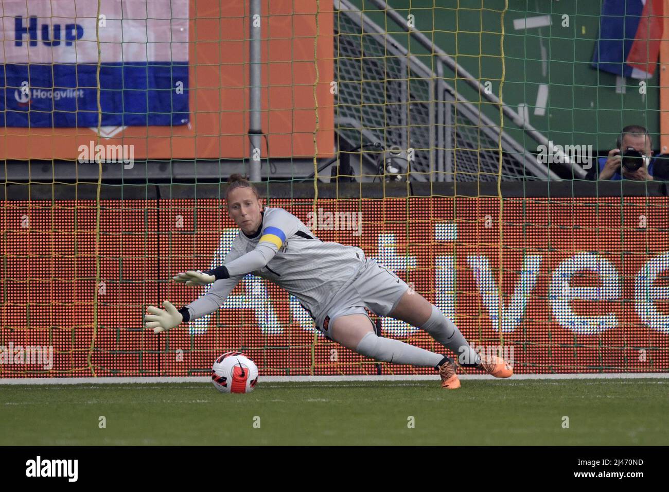 THE HAGUE - (lr) Holland goalkeeper Sari van Veenendaal stops the ...