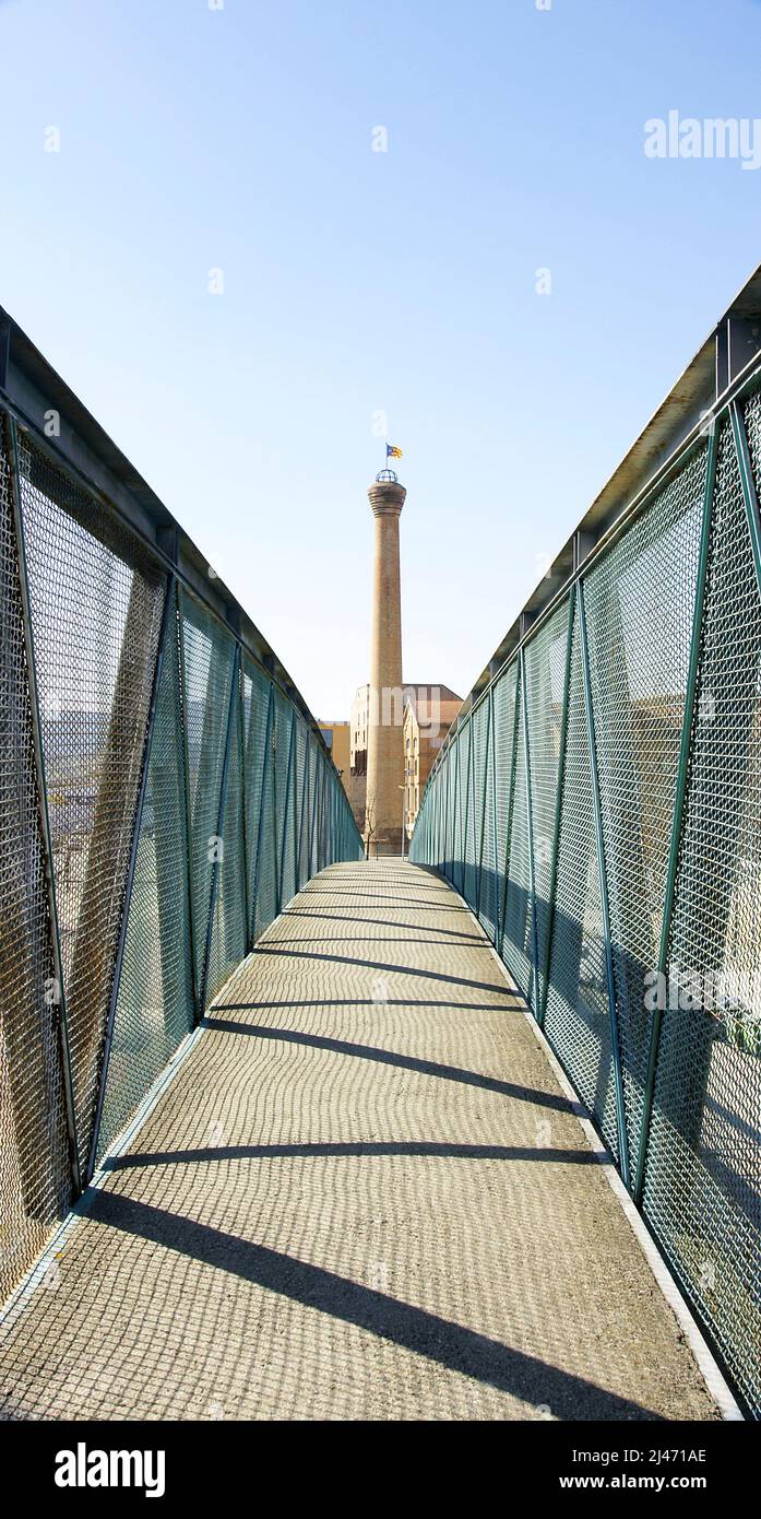 Bridges over the railroad tracks hi-res stock photography and images ...