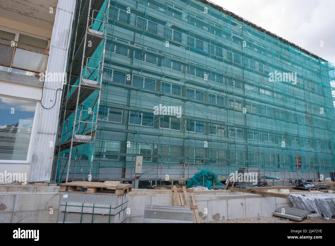 Camouflage facade mesh hi-res stock photography and images - Alamy