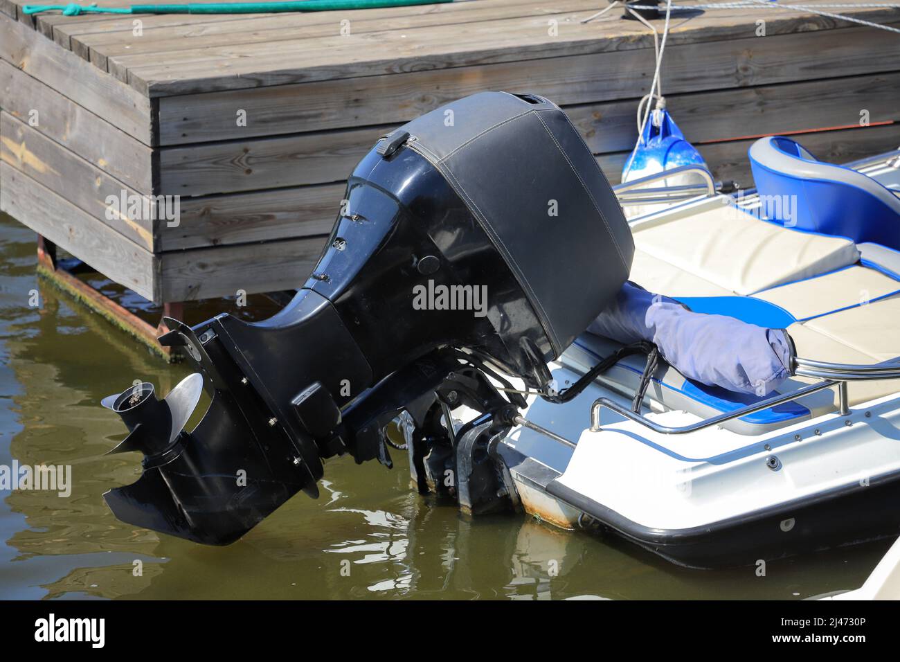Black motor boat engine mounted on the motor boat Stock Photo - Alamy