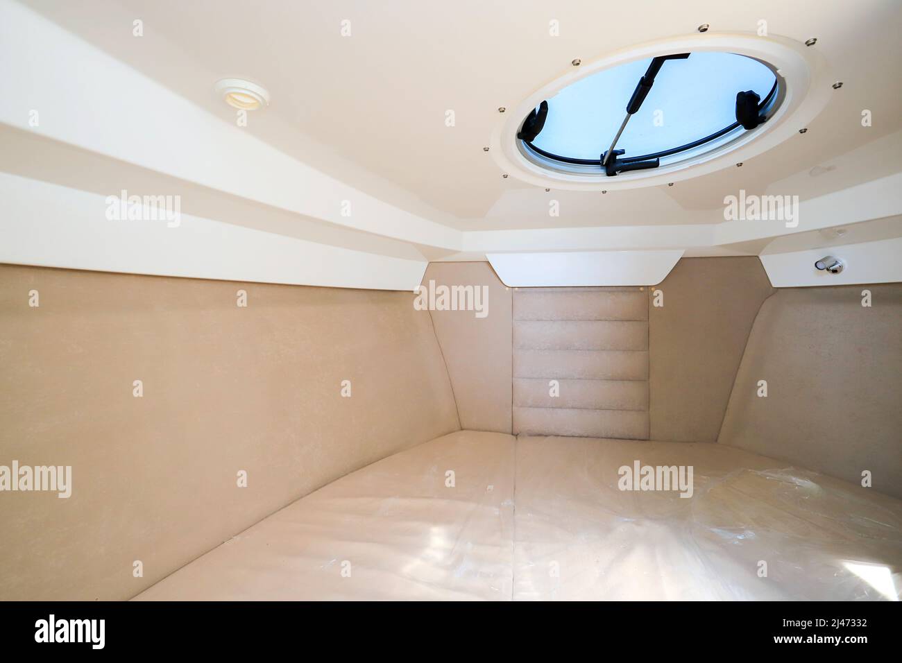 Berth cruise ship leisure sailboat sailing hi-res stock photography and ...