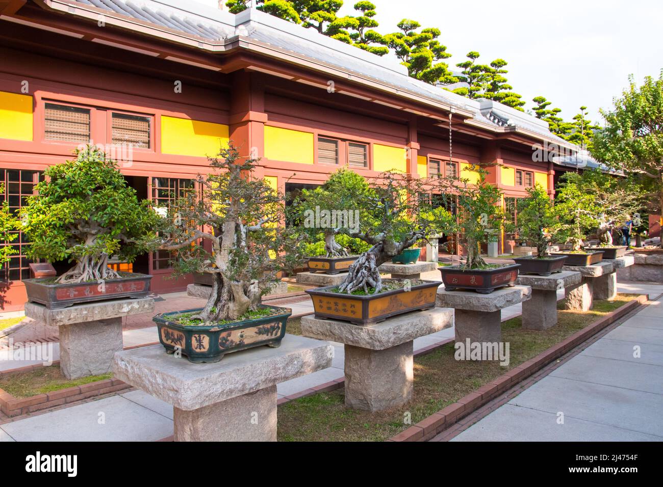Chinese timber architecture gallery hi-res stock photography and images ...