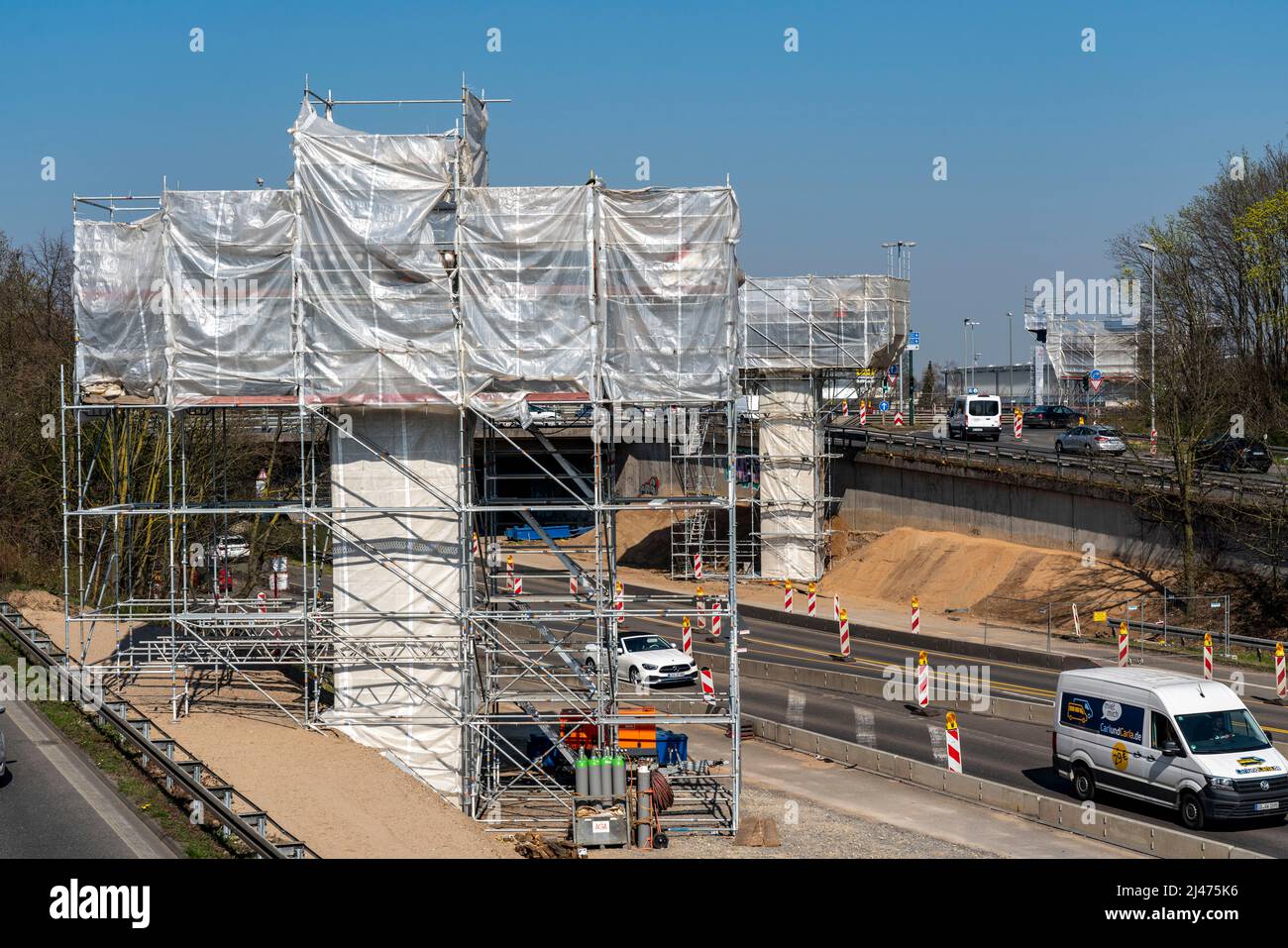 Construction of a 480 metre long bridge for the new U81 light rail line ...
