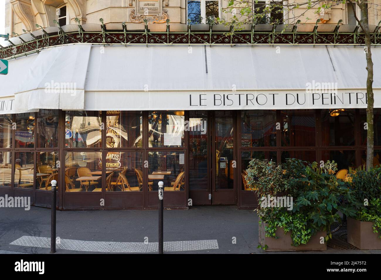 Famous paris bistros hi-res stock photography and images - Alamy