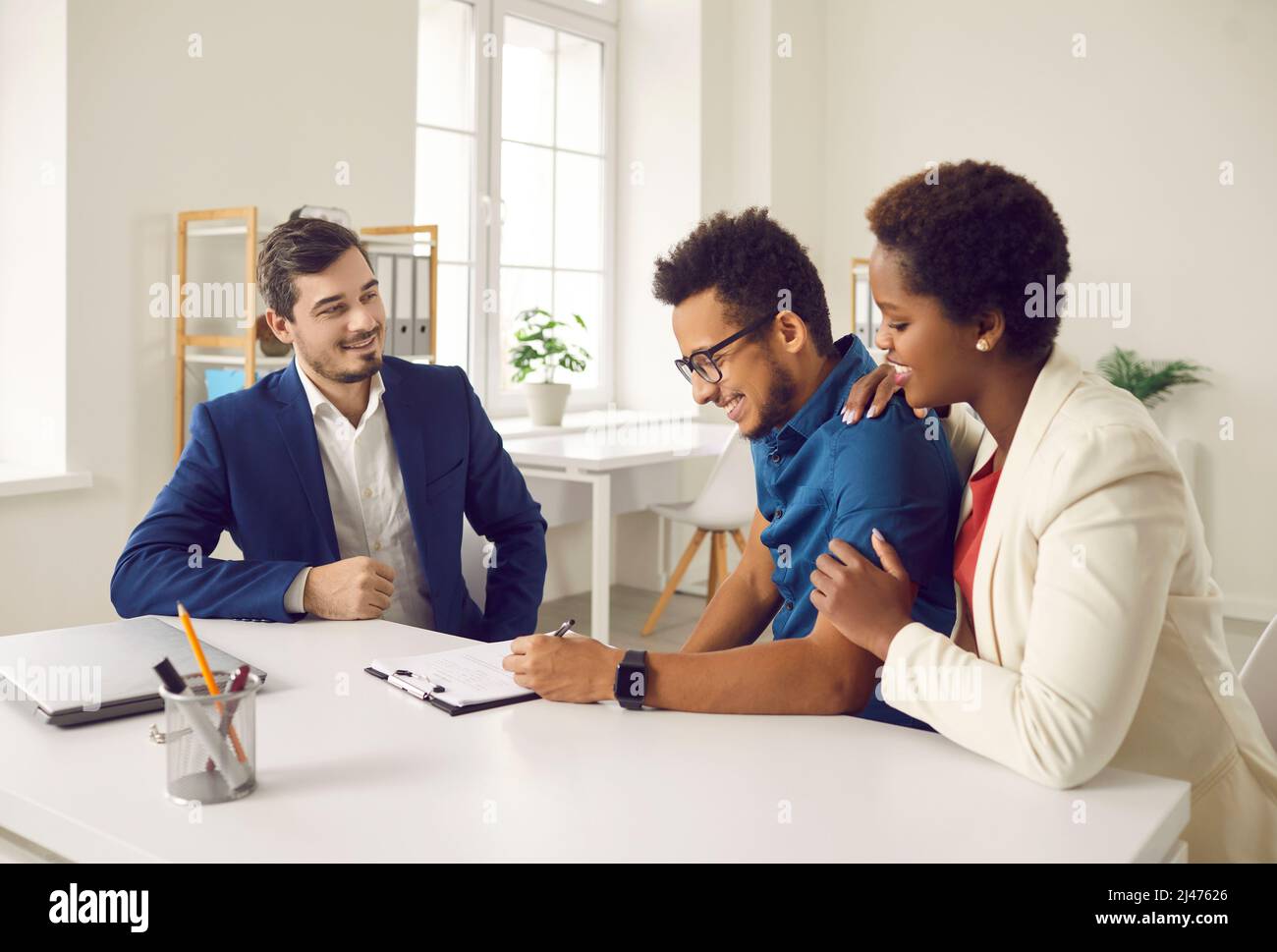 Agreement sign hi-res stock photography and images - Alamy