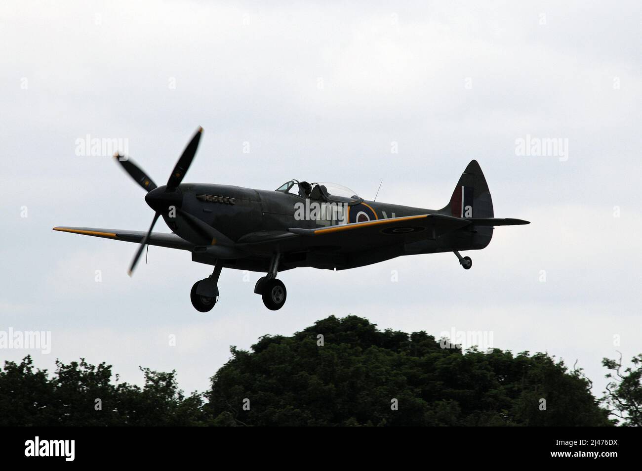Spitfire landing at Cosford Air Show Stock Photo - Alamy
