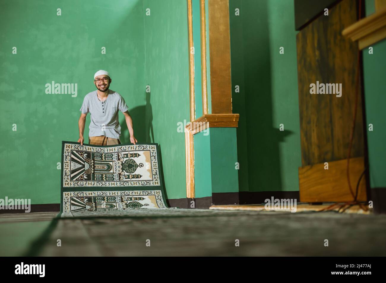 muslim young male cleaning the mosque before praying Stock Photo - Alamy