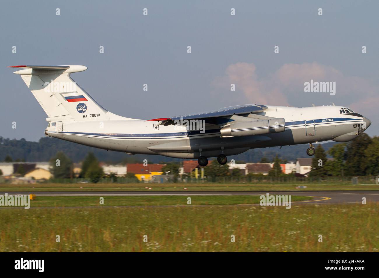 Il 76 russian air force hi-res stock photography and images - Alamy