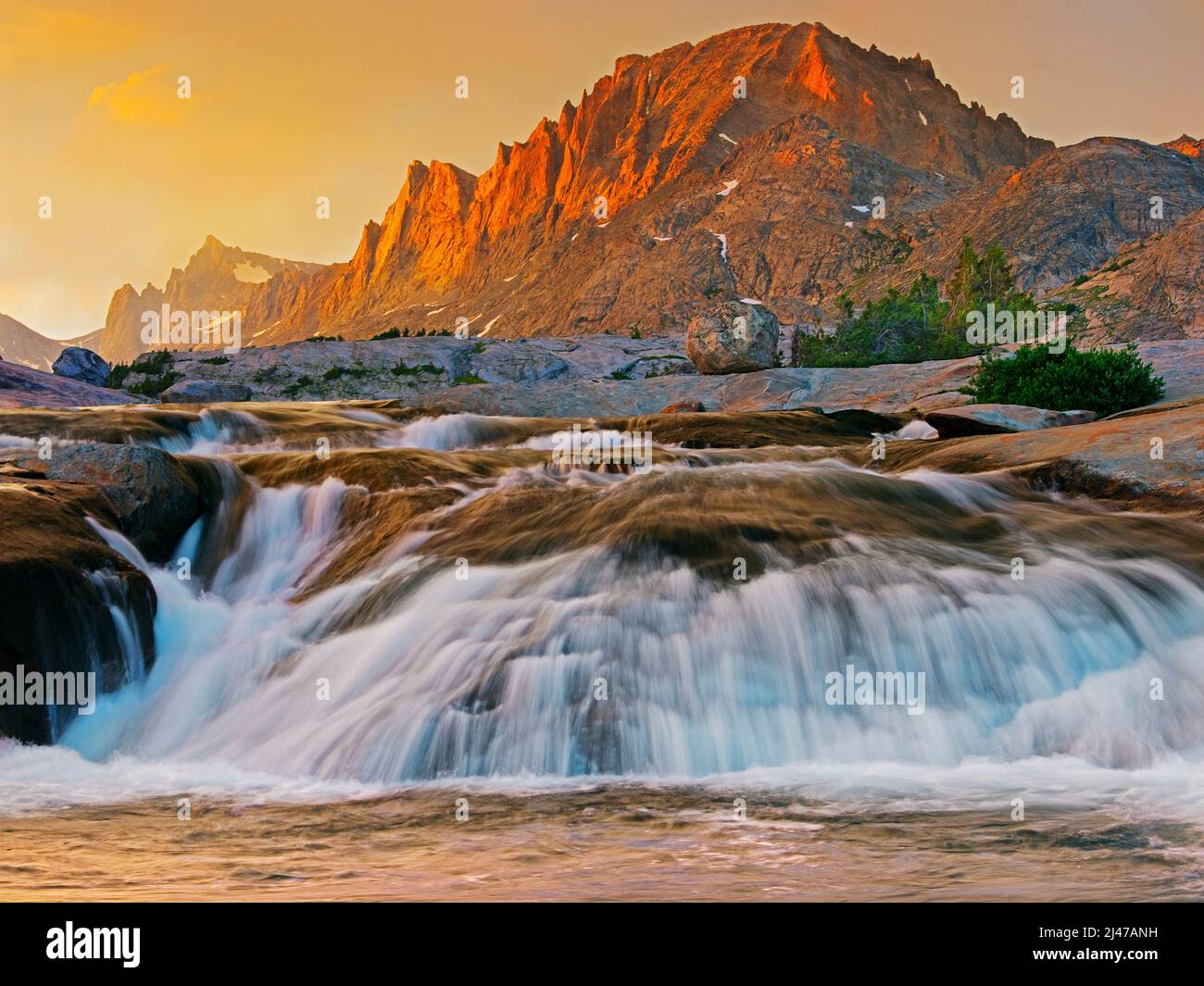 Cascade range rivers hi-res stock photography and images - Alamy