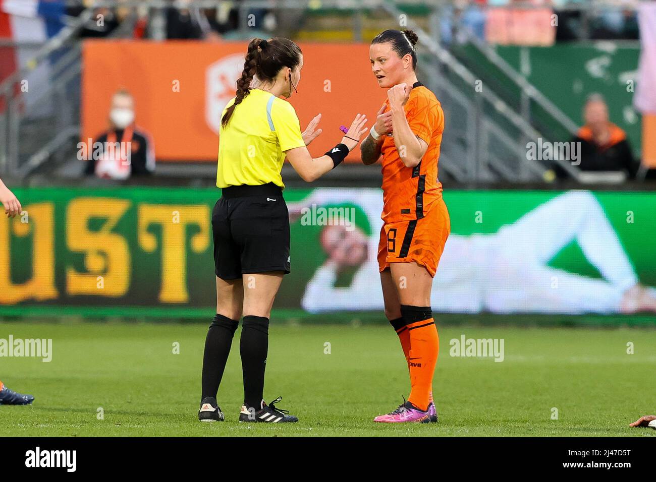 DEN HAAG, NETHERLANDS - APRIL 12: Referee Maria Dolores Martinez ...