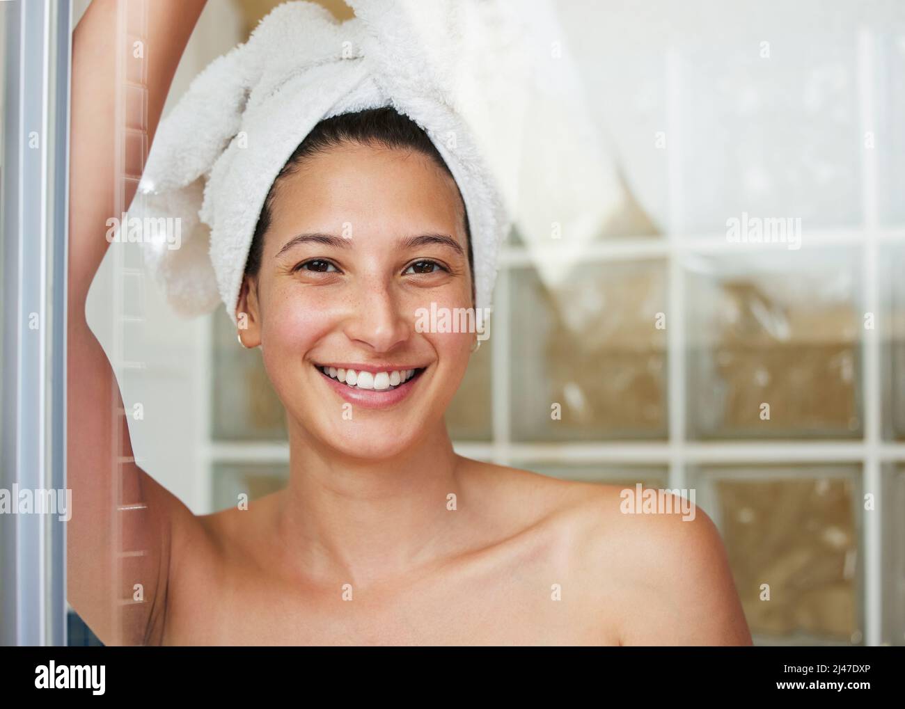 Take a shower hi-res stock photography and images - Alamy