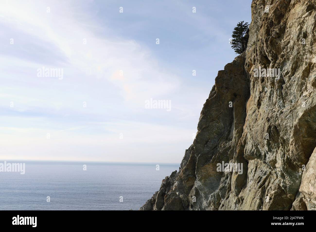Pacific ocean cliff hi-res stock photography and images - Alamy