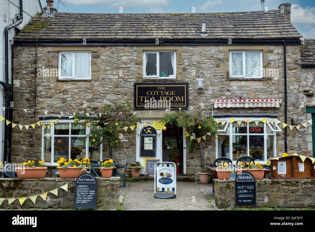 UK, England, Kettlewell, Yorkshire. Tea Room Stock Photo - Alamy