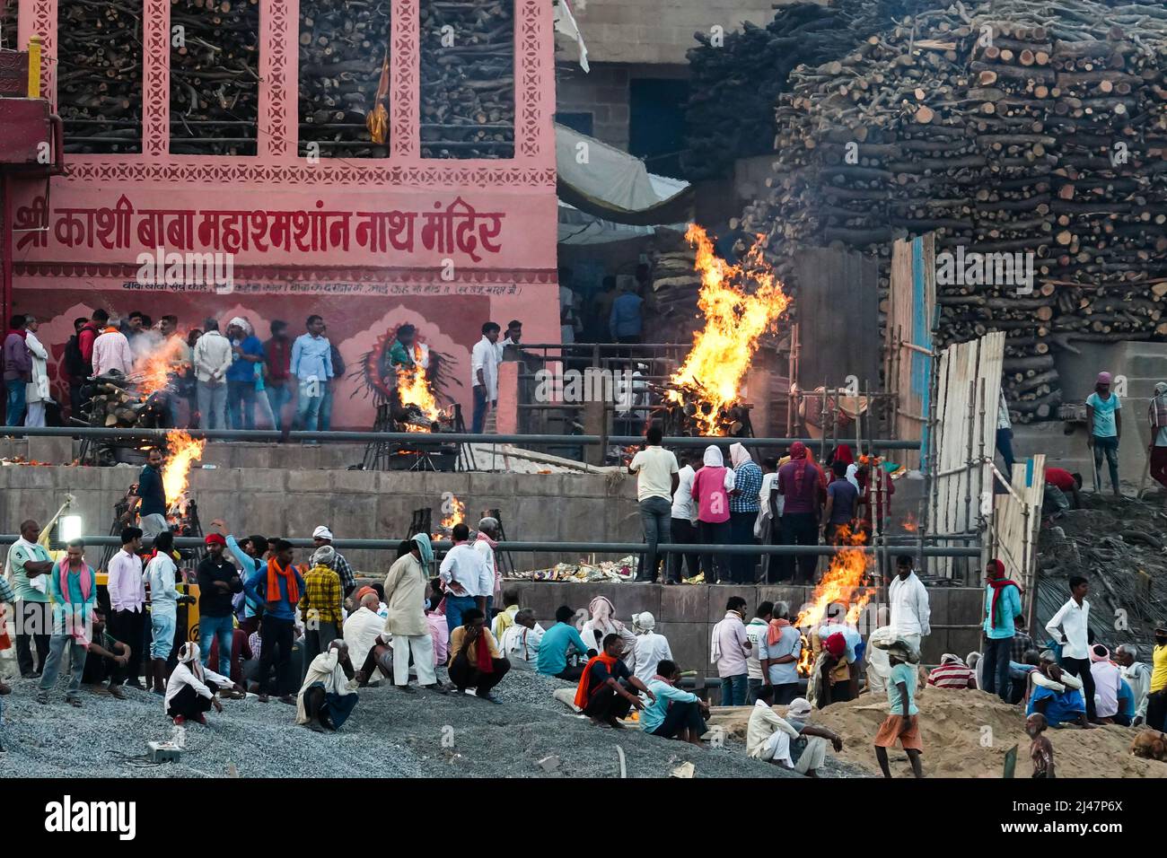 Cremation on Manikarnika Ghat of the banks of River Ganges in Varanasi ...