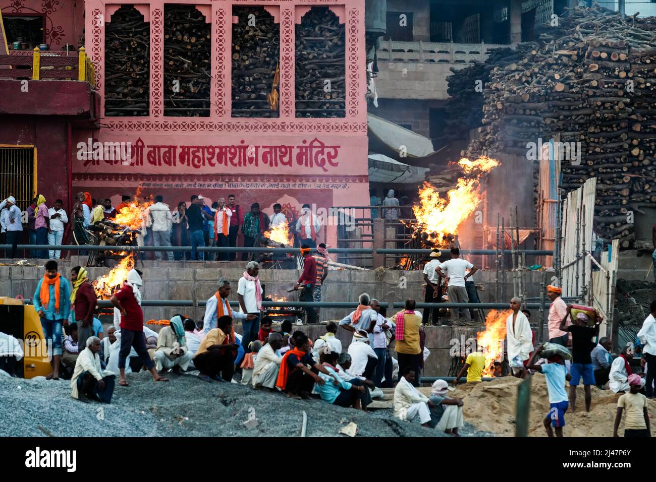 Cremation on Manikarnika Ghat of the banks of River Ganges in Varanasi ...