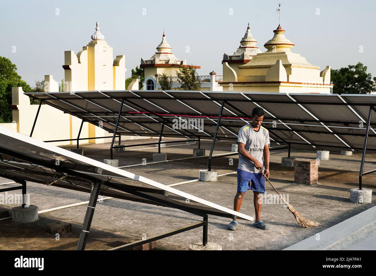 Solar installation india hi-res stock photography and images - Alamy