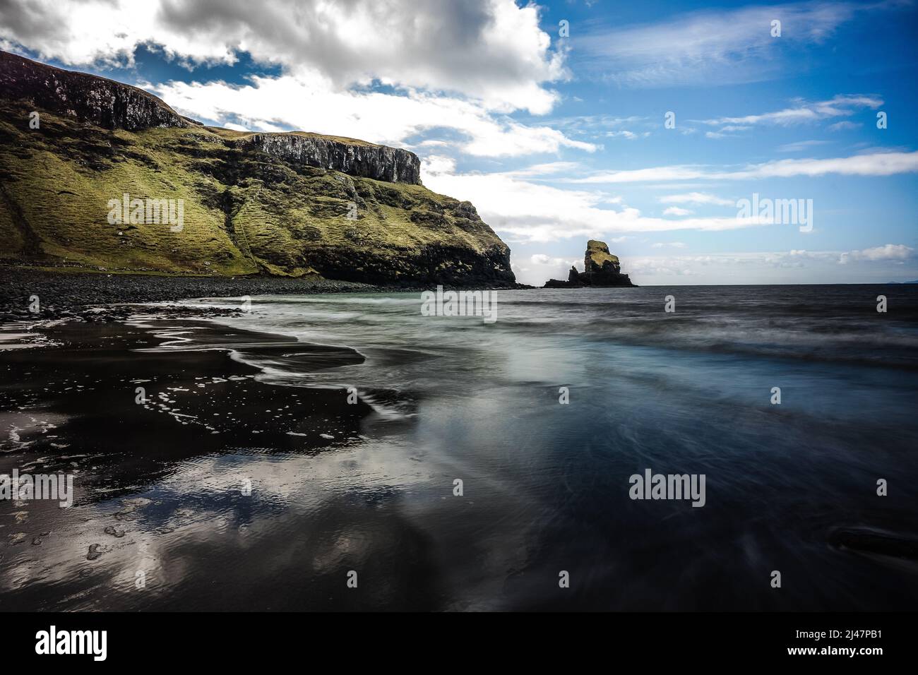 Talisker bay beach hi-res stock photography and images - Alamy