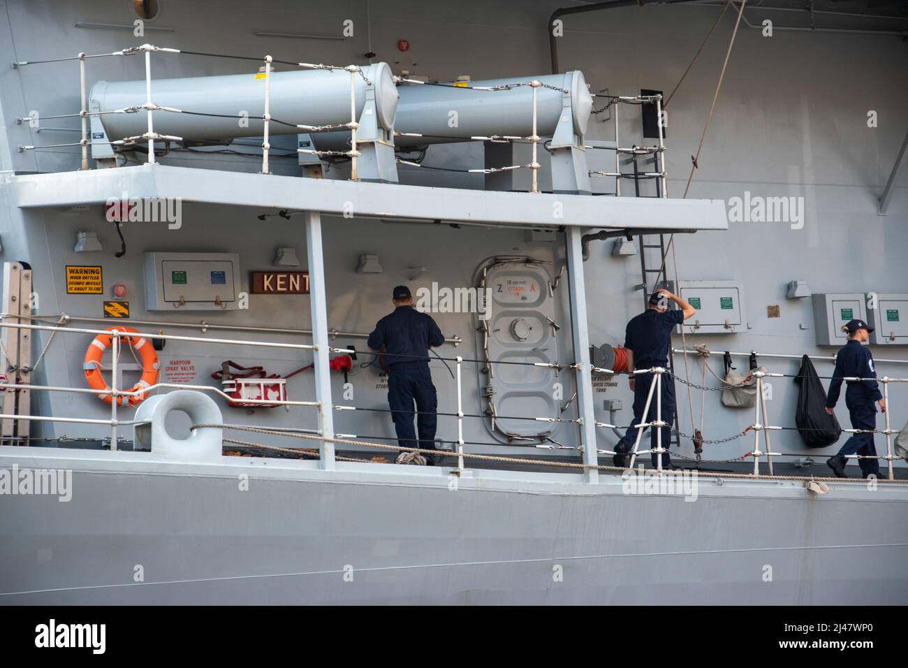 HMS Kent (F78) in the Grand Harbour, Valletta, Malta Stock Photo - Alamy