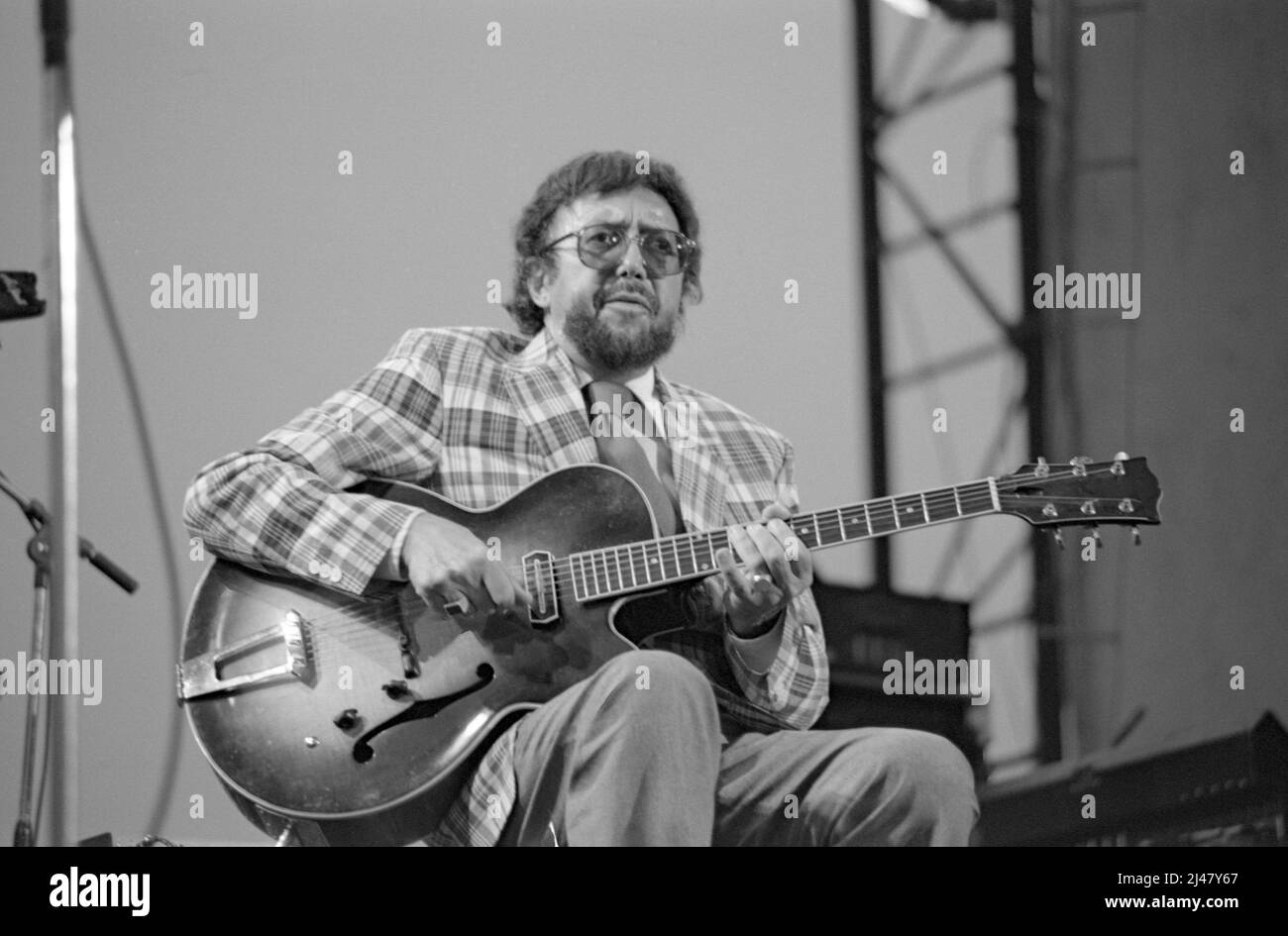 Barney kessel hi-res stock photography and images - Alamy