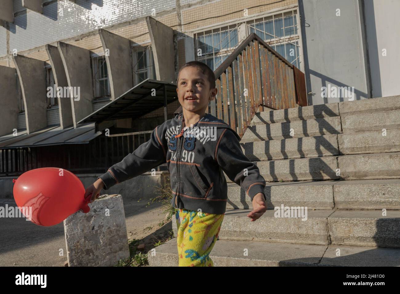 Roma boy hi-res stock photography and images - Alamy