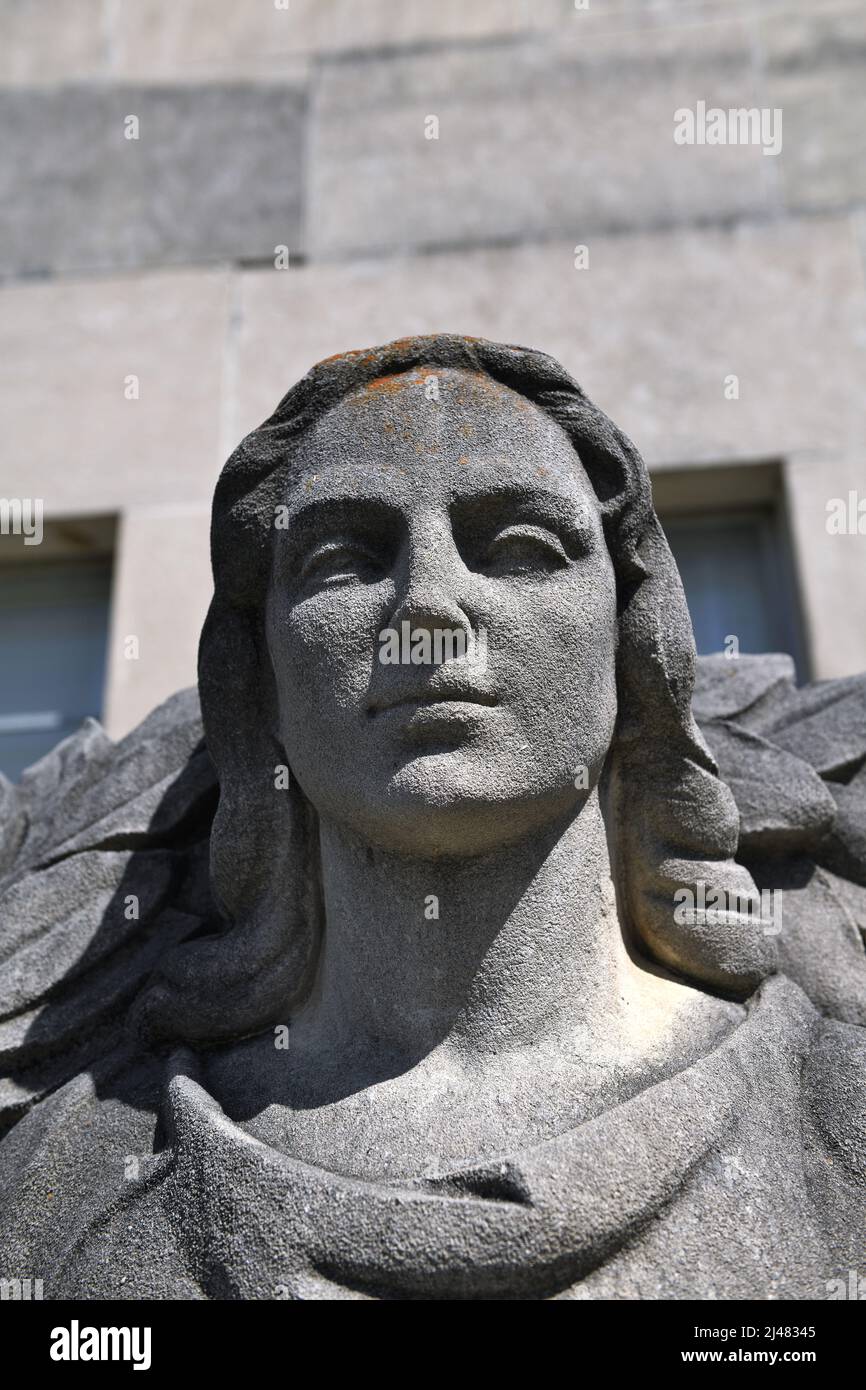 Female statue honoring the Military personnel who have fought for ...