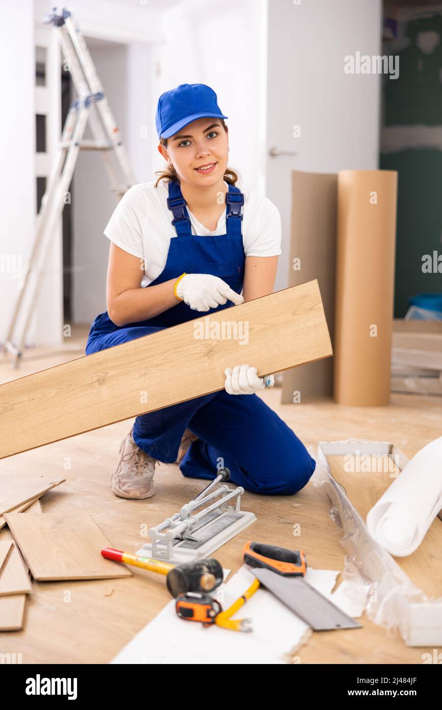 Female carpenter spanish hi-res stock photography and images - Alamy