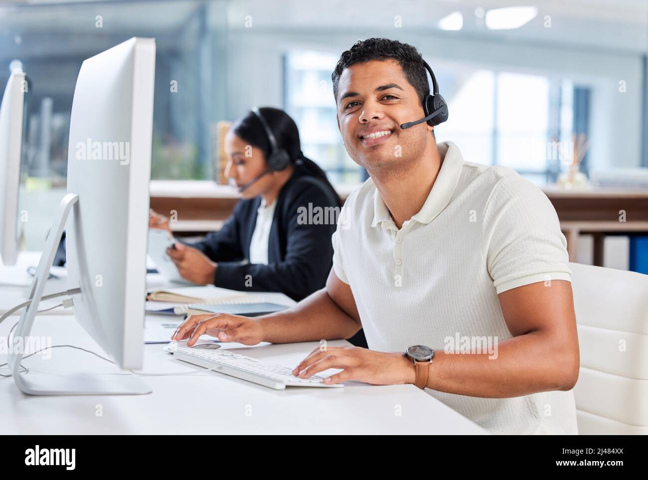 Indian people working with computers hi-res stock photography and ...