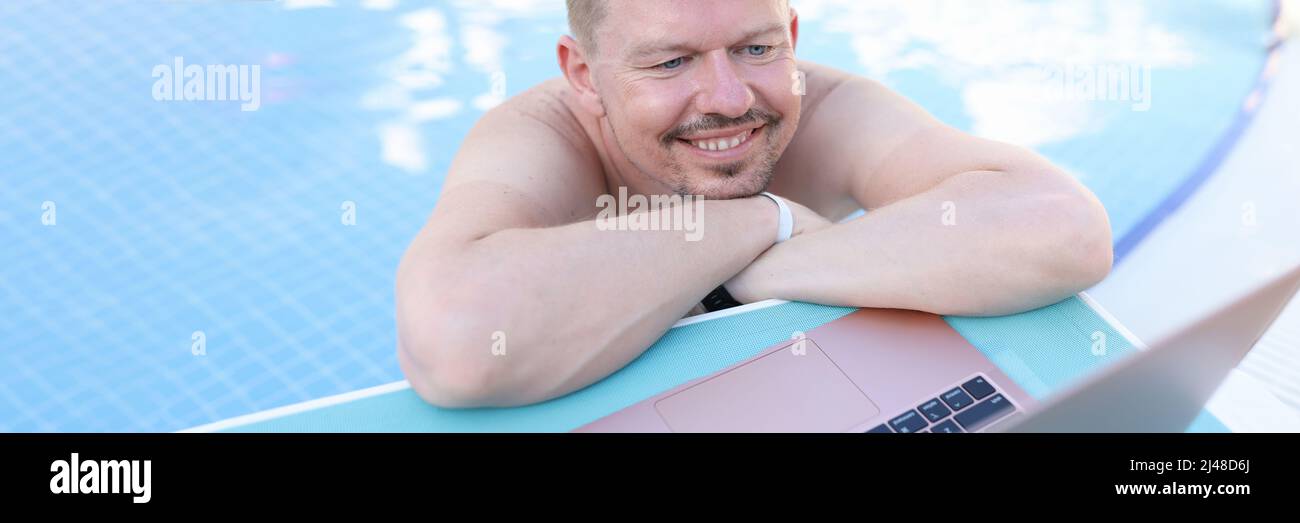 Look screen hi-res stock photography and images - Alamy