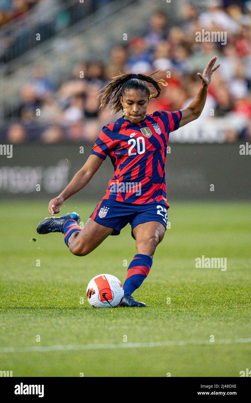 Catarina Macario free kick - US soccer professional woman footballer ...