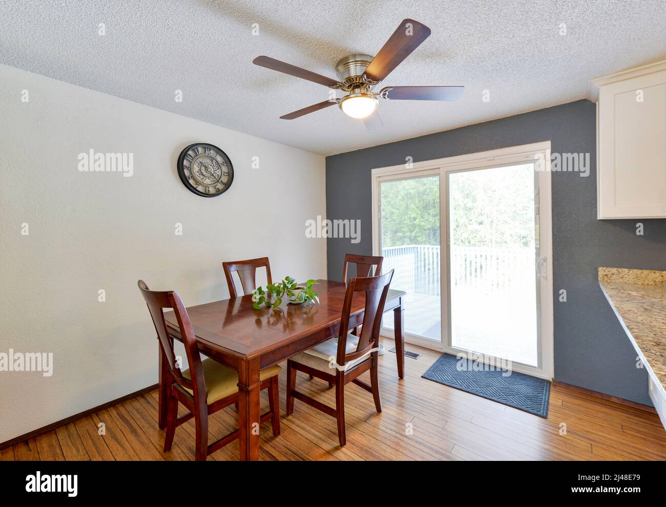Modern residential dining room interior Stock Photo - Alamy