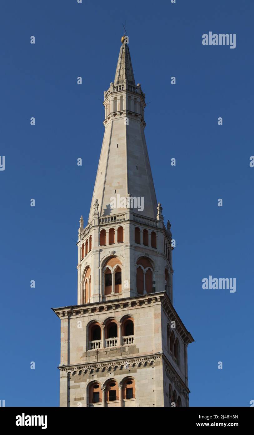 Tower of Ghirlandina (Garland), Modena, Emilia-Romagna, Italy ...