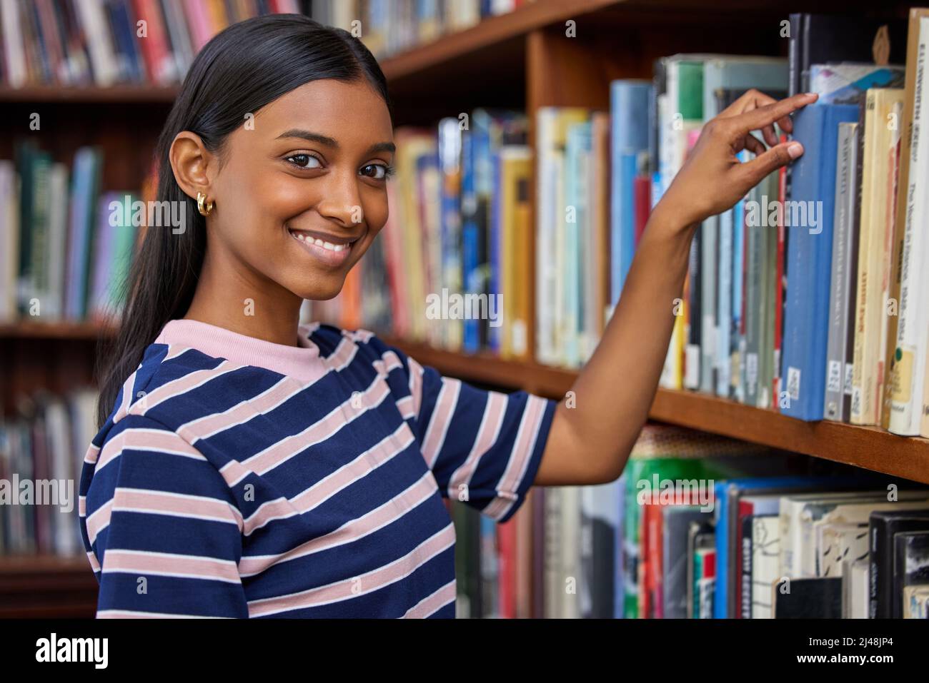 Hispanic female book shelf library hi-res stock photography and images ...